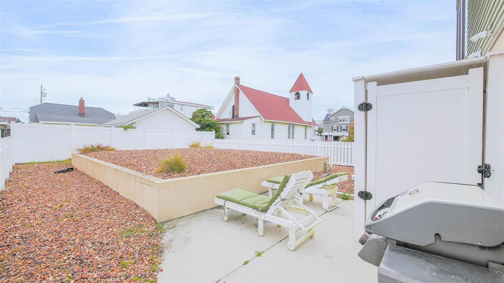 6 E. Whittier Avenue | Strathmere, NJ | Long & Foster Vacation Rentals