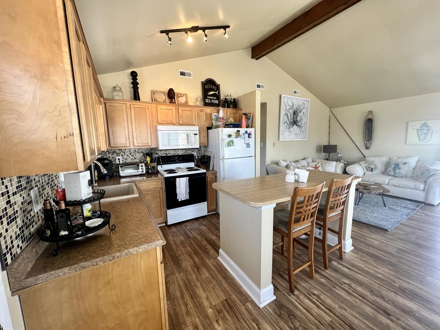128 32nd Street 2nd Floor | Sea Isle City, NJ | Long & Foster Vacation ...