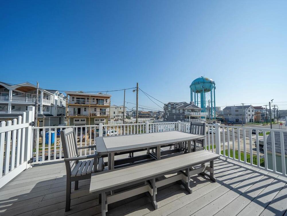 220 40th Street East | Sea Isle City, NJ | Long & Foster Vacation Rentals