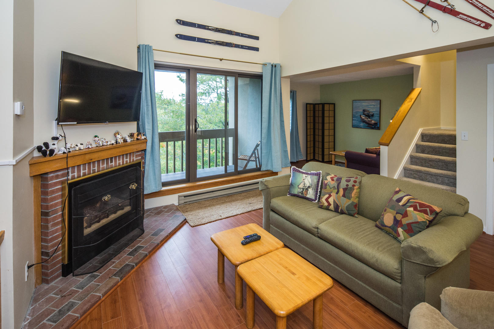 Cozy Living Area With Gas Fireplace And Pool Access - Charming Retreat - Killington, VT